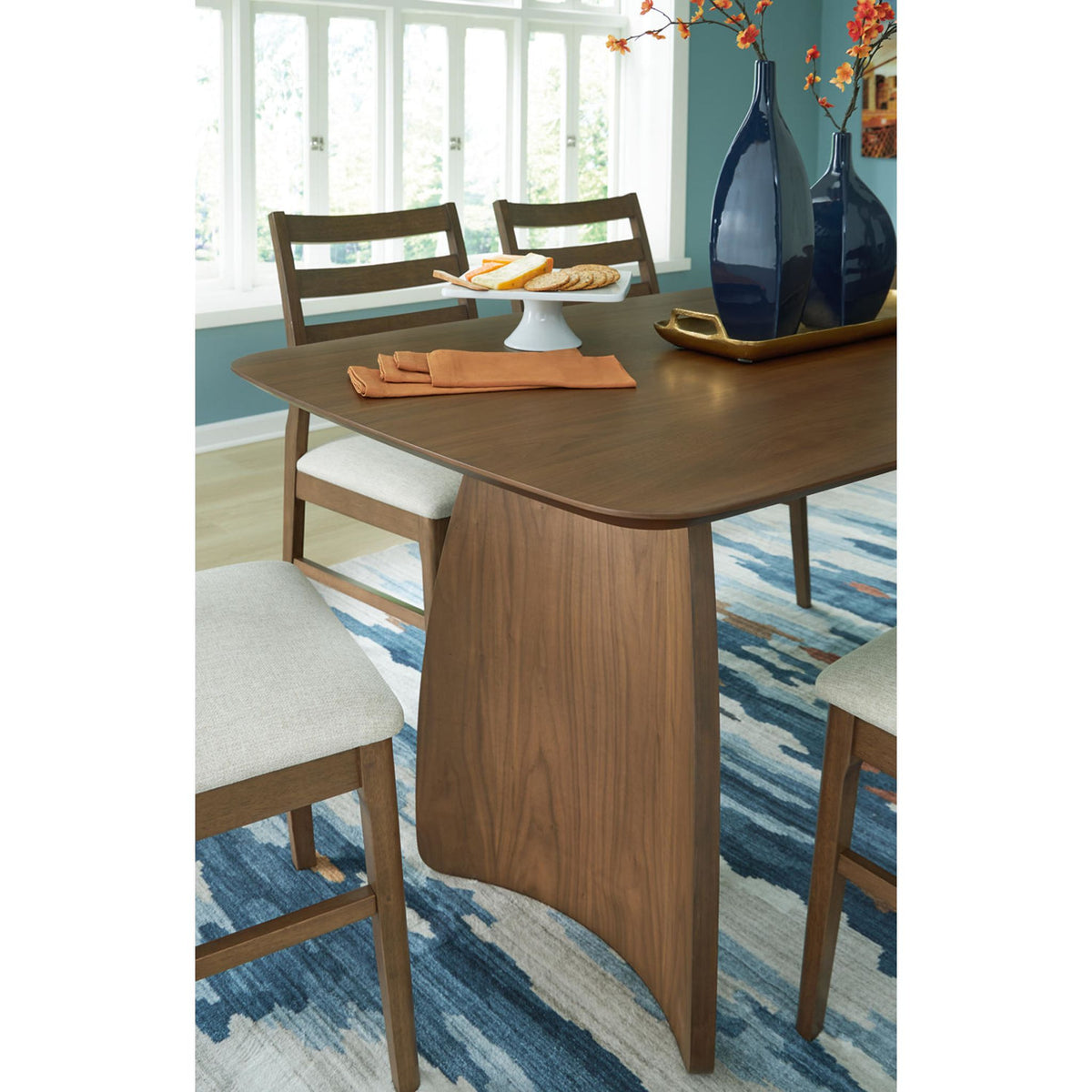 Urbanton-Exclusive Dining Set | Ashley Canada