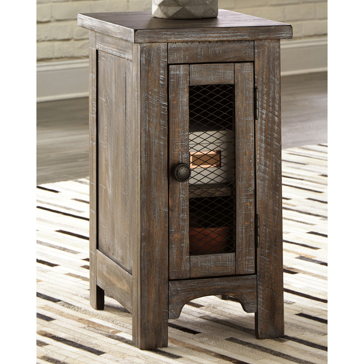 Danell Ridge Chairside End Table | Ashley Canada