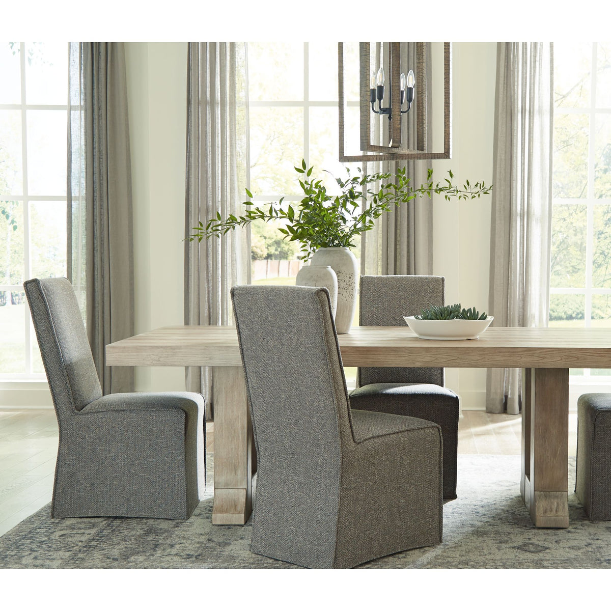 Hennington-EXCLUSIVE Casual Dining | Ashley Canada